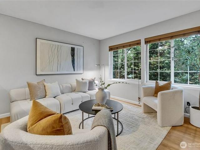 952 N 35th St Apt 102, Seattle, WA 98103