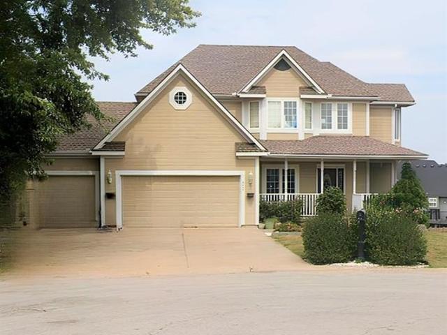 952 NW Maplewood Ct, Grain Valley, MO 64029