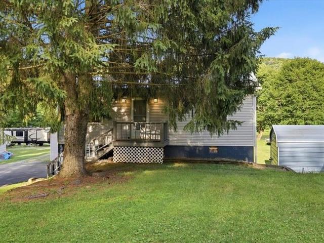 952 Seybertown Rd, Karns City, PA 16041