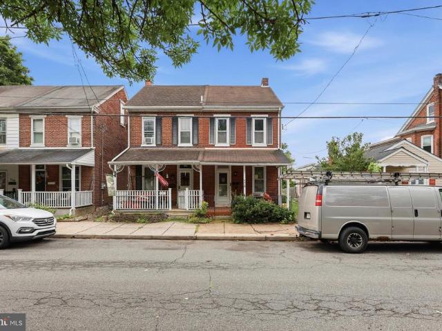 952 Queen Street
