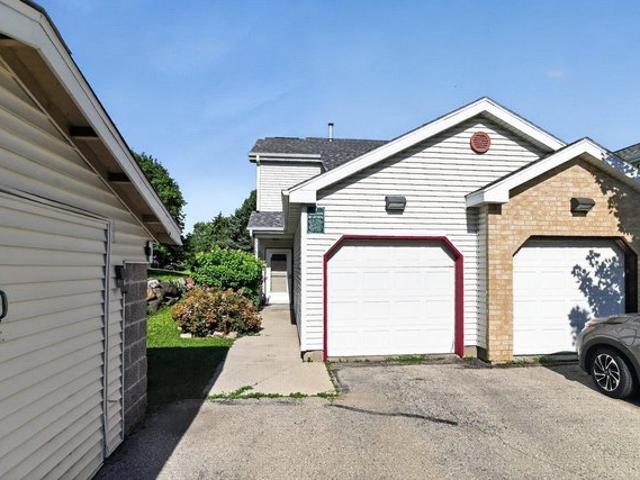 952 Rockefeller Ln, Madison, WI 53704