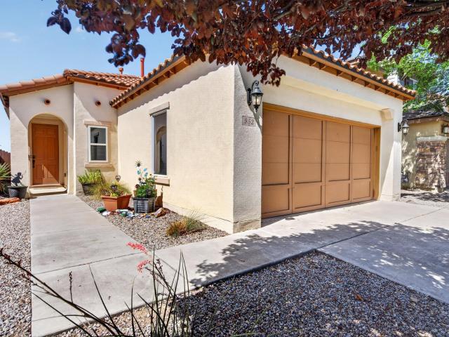 952 Waterfall Drive NE