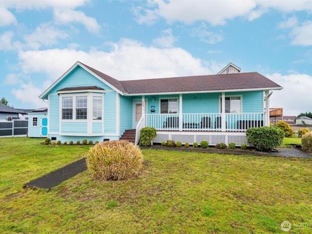 952 Wawona Ave SE, Ocean Shores, WA 98569