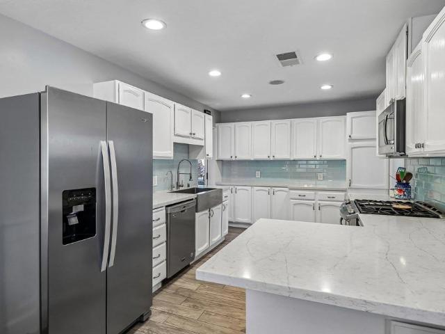 9535 Lakeview Drive