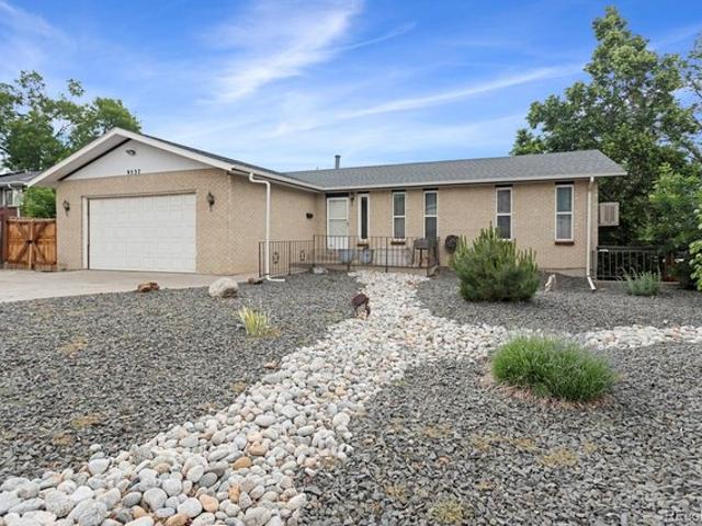 9537 Grandview Ave, Arvada, CO 80002