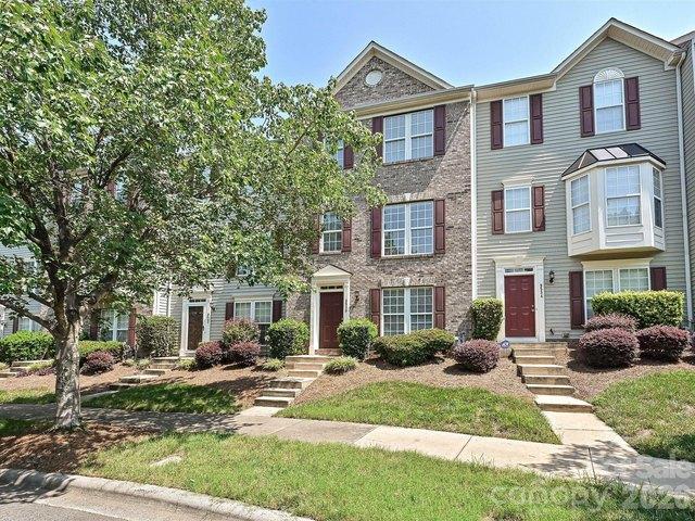 9538 Blossom Hill Dr, Huntersville, NC 28078