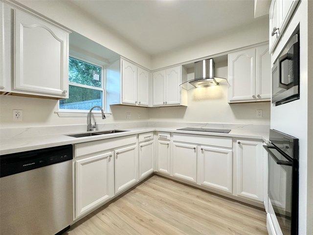9539 Beverlyhill St, Houston, TX 77063