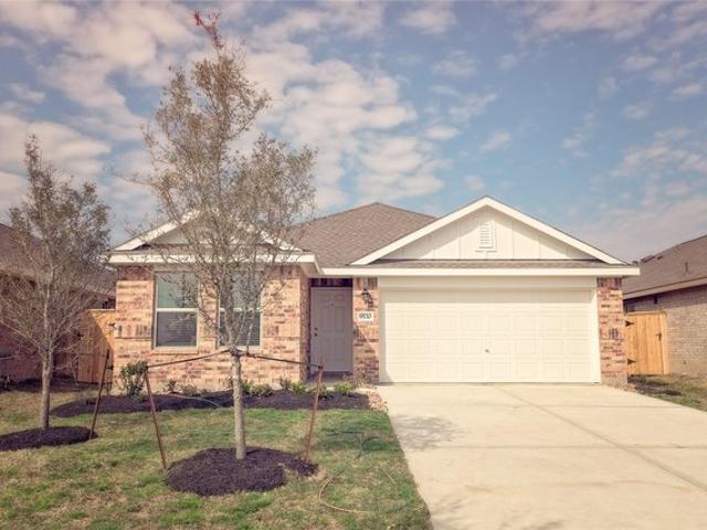 9530 Brookside Point Dr, Baytown, TX 77521