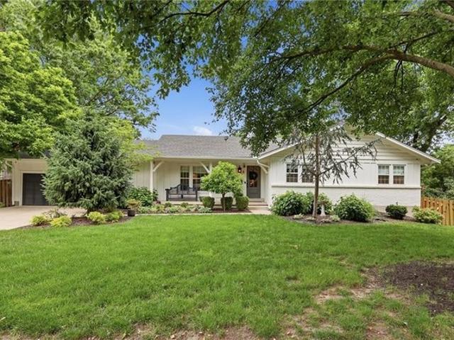 9531 Catalina St, Overland Park, KS 66207