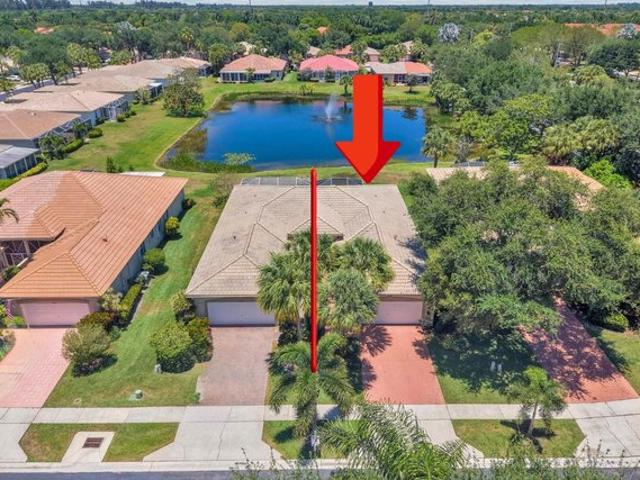 9532 Crescent View Dr N, Boynton Beach, FL 33437