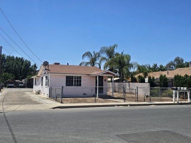 953 Cleo Ave, Porterville, CA 93257