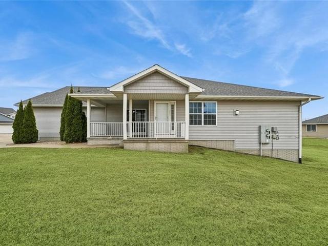 953 Acacia Dr NE, Cedar Rapids, IA 52402