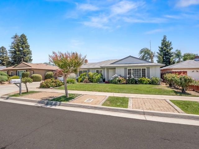 953 E Chennault Ave, Fresno, CA 93720