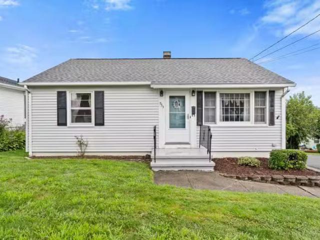 953 HIGHLAND AVE, WATERBURY, CT 06708 Single Family Residence.