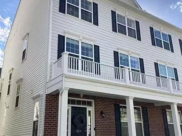 953 Manor Avenue North 1 953 Manor Ave N