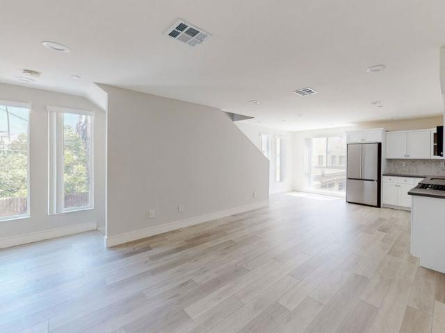 953 N Mariposa Avenue B