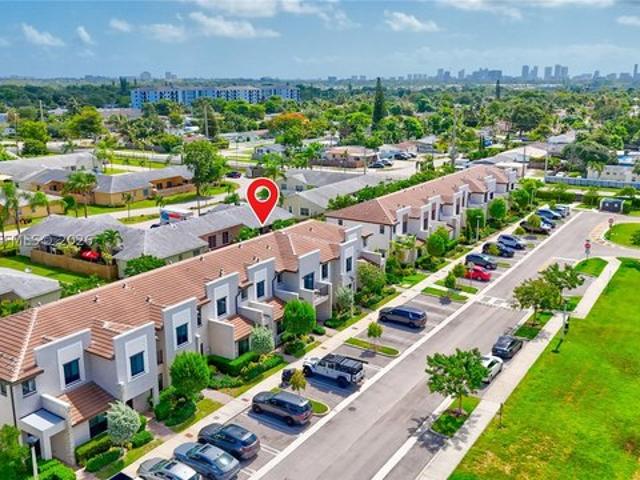 953 NE 211th St, Miami, FL 33179