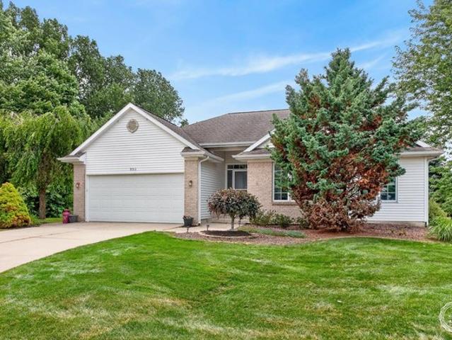 953 Sunset Hills Ct NW, Grand Rapids, MI 49534