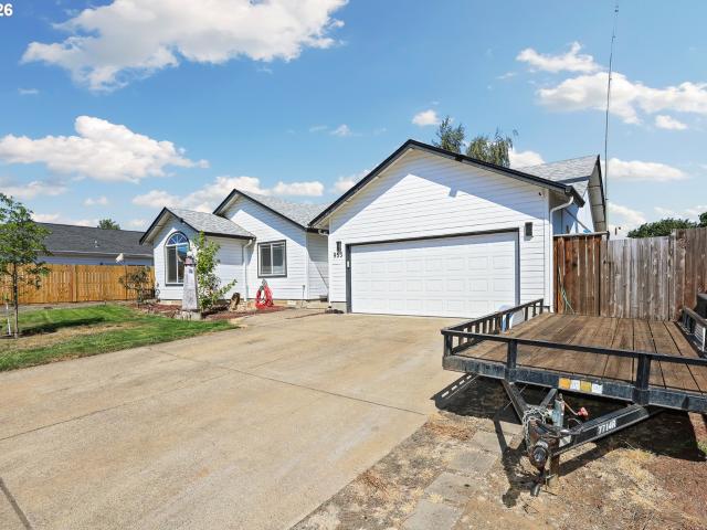 953 W 17Th AVE