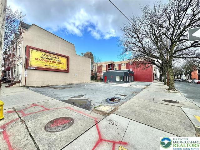 953 W Walnut Street