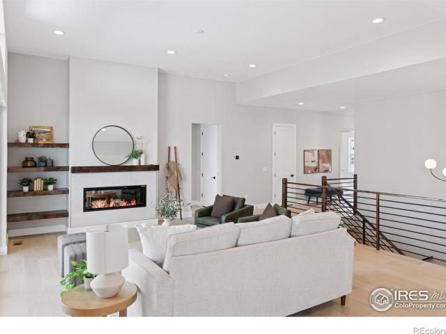 953 William Way