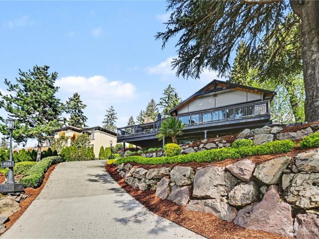 9544 Lake Washington Blvd NE, Bellevue, WA 98004 | MLS #2516 | Compass