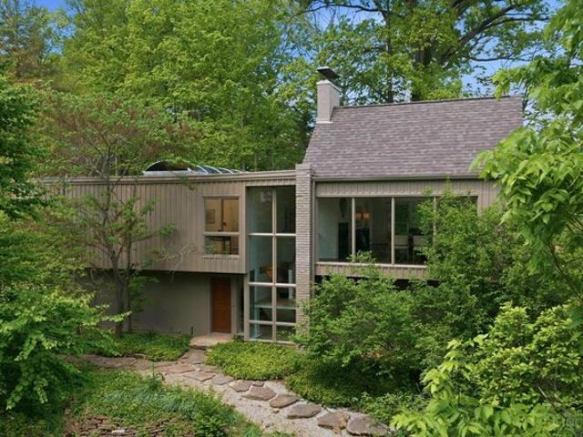 9546 Cunningham Rd, Indian Hill, OH 45243