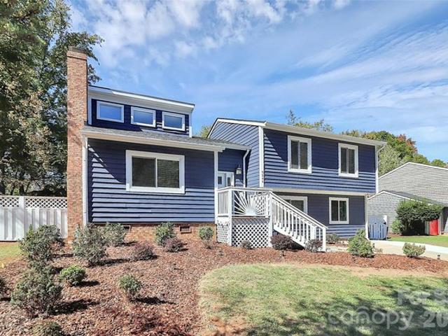 9546 Fairway Ridge Rd, Charlotte, NC 28277