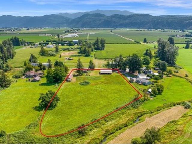 9547 Swartwood Rd, Sumas, WA 98295