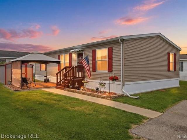 9542 Foxwell Cir, Tyrone Township, MI 48430