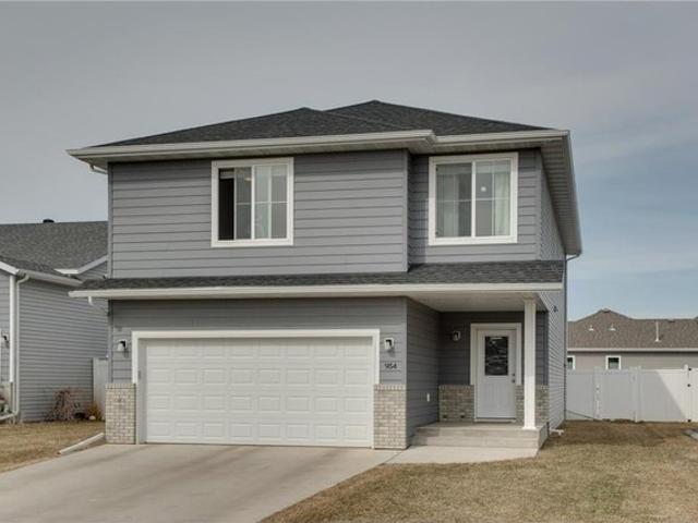 954 28th Ave W, West Fargo, ND 58078