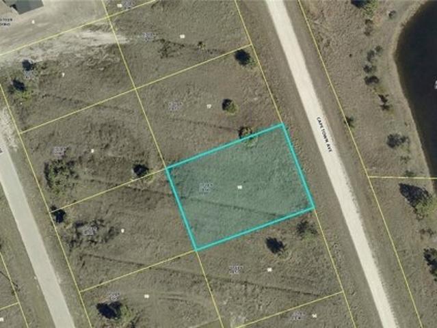 954 Capetown Ave, Lehigh Acres, FL 33974