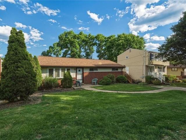 954 Ellen Dr, Pittsburgh, PA 15227
