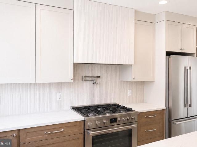 954 N 6Th Street