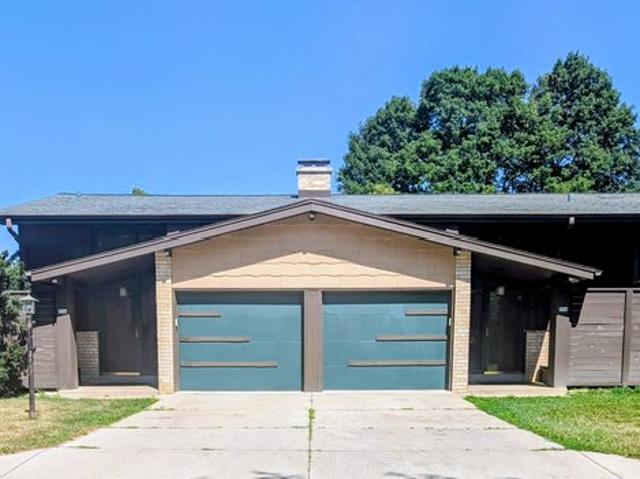 954 N 124th St Unit 2, Wauwatosa, WI 53226