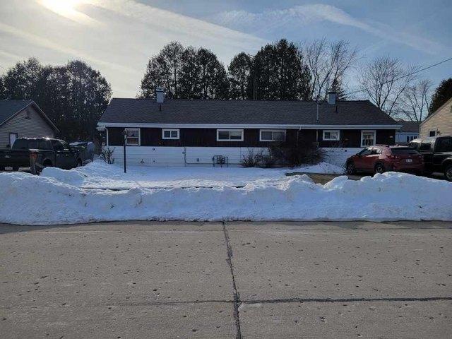 954 S 36th St, Manitowoc, WI 54220