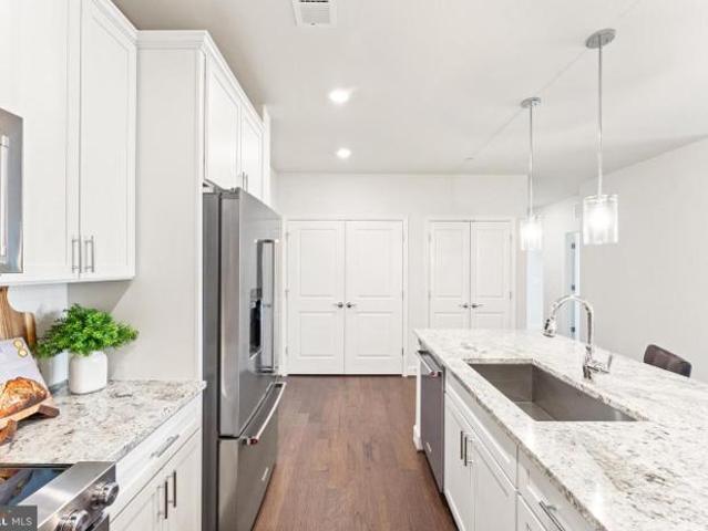 9555 Saintsbury Dr #505, Fairfax, VA 22031