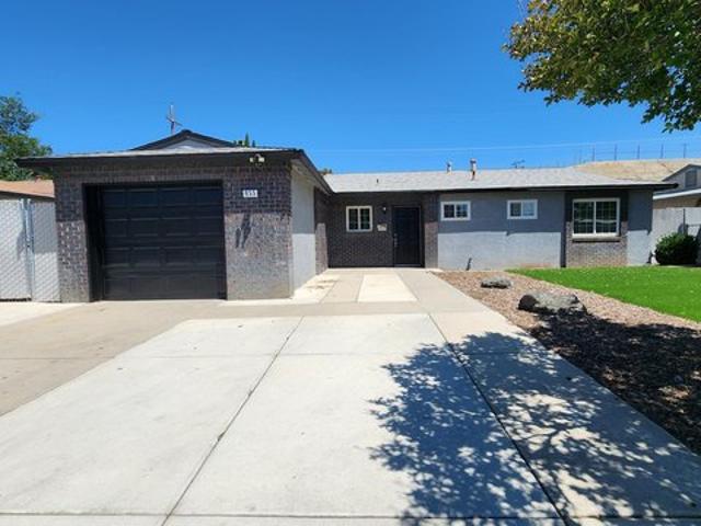 955 Brookside Dr, Clovis, CA 93612