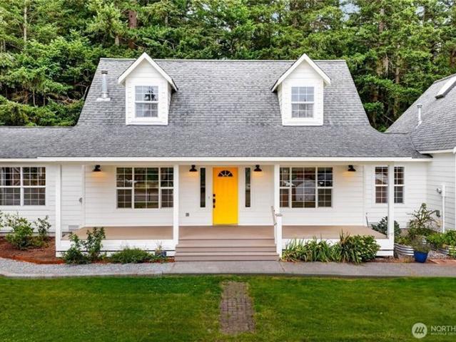 955 Doyle Ln, Oak Harbor, WA 98277