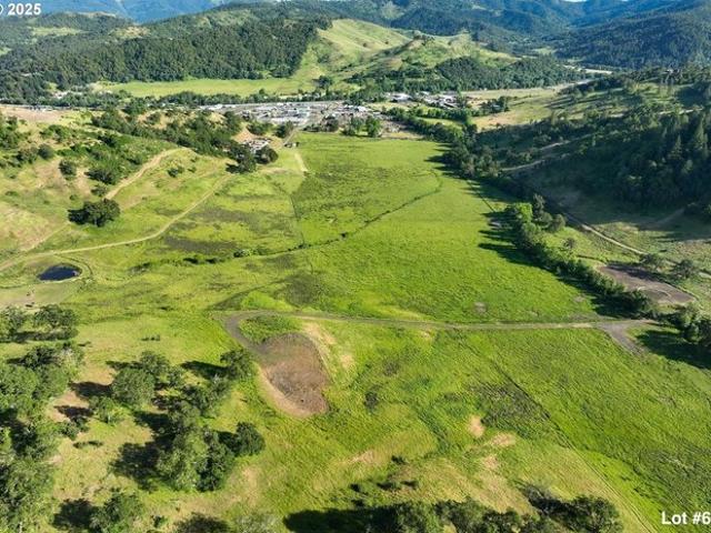 955 Kester Rd, Roseburg, OR 97470