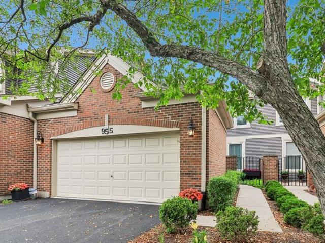 955 Heathrow Ln, Naperville, IL 60540