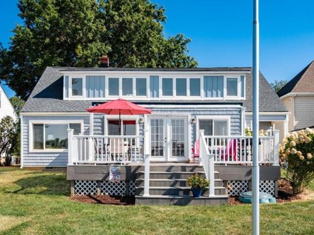 955 Lakeshore Dr E, Hebron, OH 43025