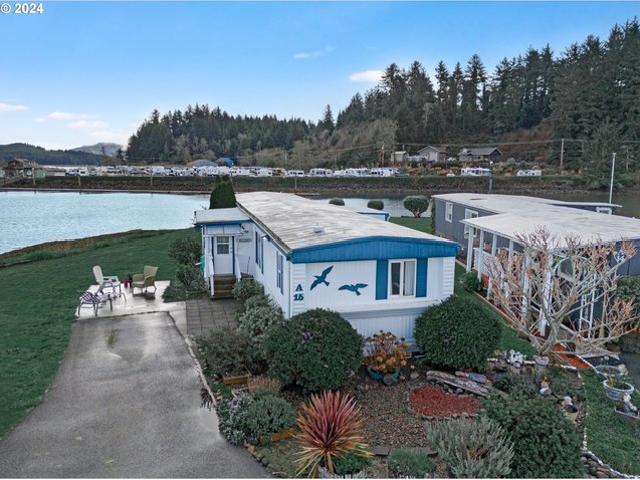 955 NE Mill St, Waldport, OR 97394