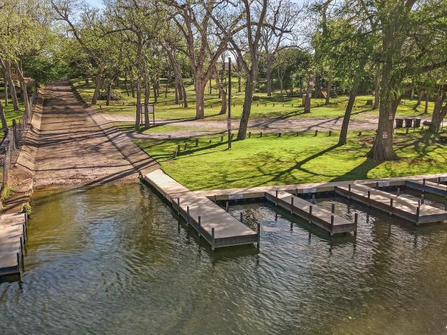 955 River Hill, New Braunfels, TX 78130 | Compass