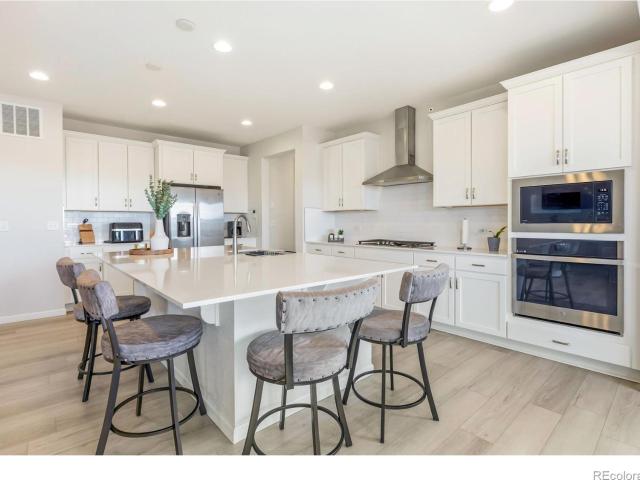 955 Rustling Street