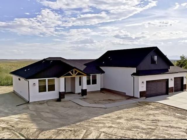 955 Wolf Creek Cir, Spring Creek, NV 89815