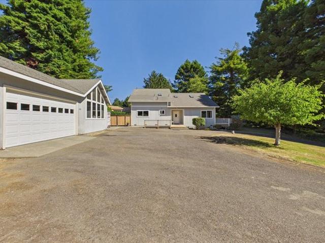 955 Westgate Dr, Cutten, CA 95503