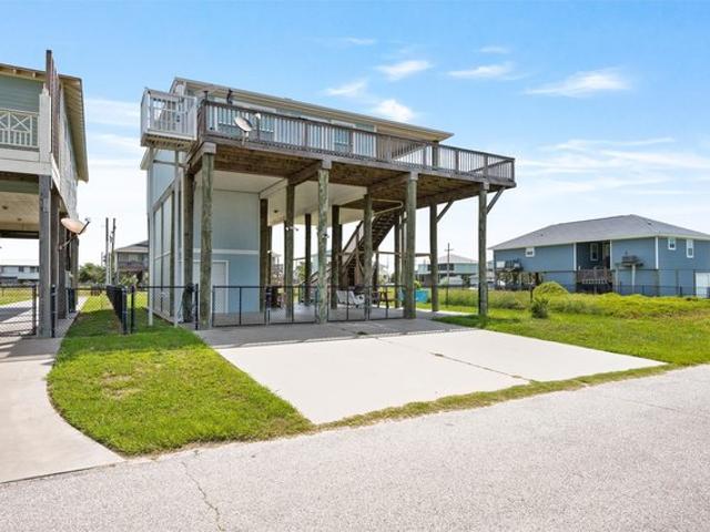 955 Townsend Dr, Port Bolivar, TX 77650