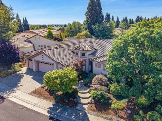 955 Yosemite Ln, Lincoln, CA 95648