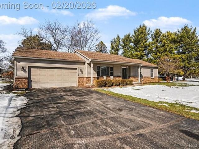 9566 Daleview Dr, Green Oak Township, MI 48178
